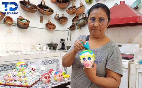 Calaveritas de azúcar de Día de Muertos cómo se hacen Telediario México