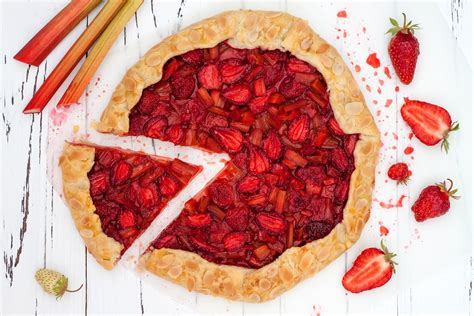 Tarte à la rhubarbe et aux fraises La Recette