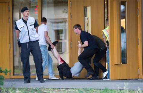 Fotostrecke Berlin Polizei Probt Amoklauf An Einer Schule Panorama