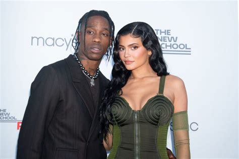 Travis Scott e Kylie Jenner foram à strip club juntos durante viagem