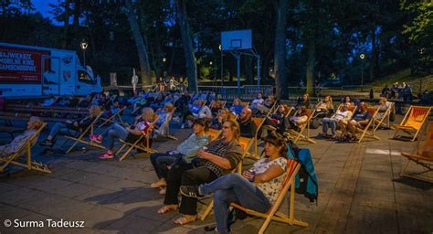 Kino na leżakach wystartowało W parku Chrobrego zobaczyli