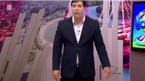 Vídeo da Hora Cenário do Cidade Alerta ES quase cai em cima de