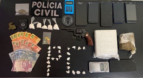 Polícia Civil prende quatro pessoas em flagrante drogas e armas
