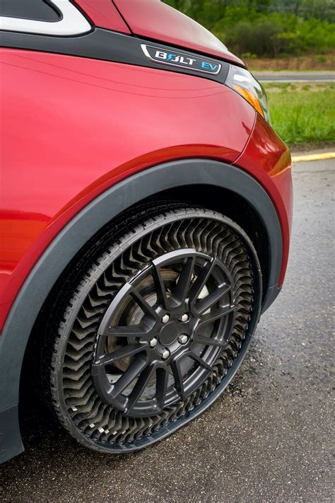 Michelin Launches UPTIS A Puncture Proof Airless Tire