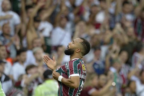 Samuel Xavier Treina Normalmente E Defender O Fluminense No Mundial De
