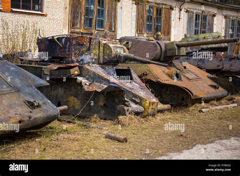 Soviet Tank Destroyed Stockfotos Und Bilder Kaufen Seite 2 Alamy