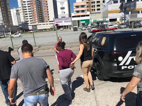 Suspeita de envolvimento em morte de homem executado 30 tiros é