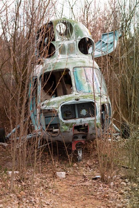 Old Destruy Aviones Militares Abandonados Sovi Ticos En El Campo En