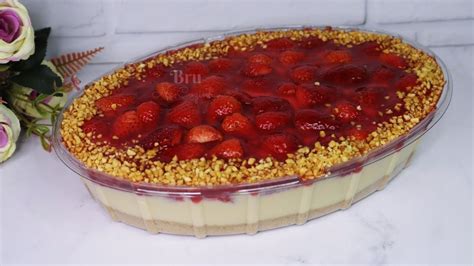OPÇÃO DE SOBREMESA TORTA DE MORANGO NA TRAVESSA PARA FESTAS DE FIM DE