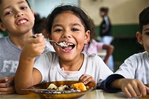Governo de SP lança programa Merenda em Casa 20 dos alunos da rede