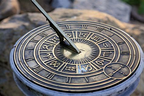 Relógio de Sol O mais antigo relógio de sol conhecido foi construído