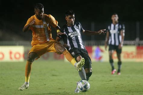 Estreante Di Pl Cido Lidera N Meros No Botafogo Em Goleada Sobre O