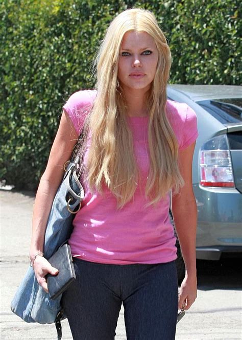 31 Celebrities With Camel Toe Ftw Gallery EBaum S World