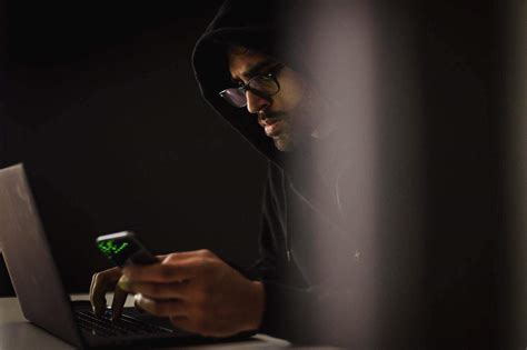 Hack Someone S Cell Phone Without Touching It Easy As ABC