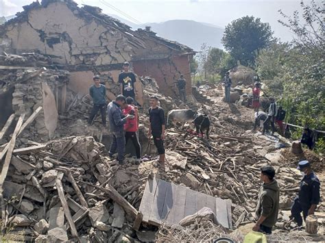 Sismo En Nepal Deja Al Menos Muertos Y Heridos