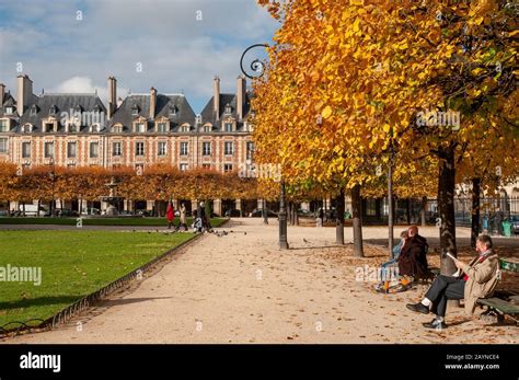 The Place Des Vosges Le Marais Paris France Stock Photo Alamy