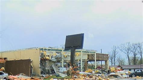 竜巻で22人負傷住宅や商業施設が倒壊 米アーカンソー州 CNN co jp