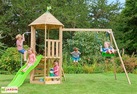 Aire de jeux en bois balançoires toboggan et bac à sable TP