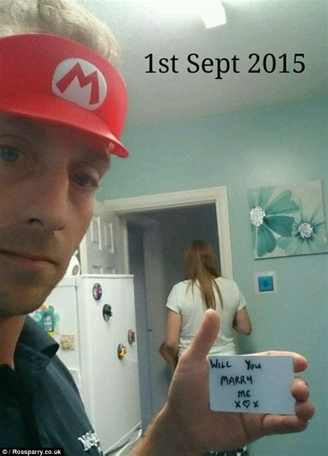 Man Begs Pregnant Girlfriend To Marry Him By Snapping Selfies With Messages Daily Mail Online