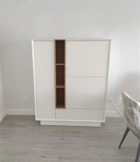 Salón a medida con mueble de TV y mueble auxiliar