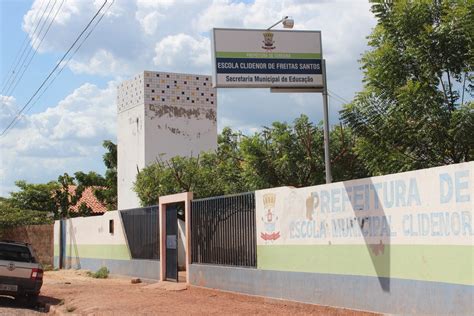 Adolescente Invade Escola Municipal Armado E Assalta Professores Em