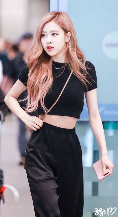 Cùng nhìn 72 ảnh con gái mặc áo croptop dễ thương nhất Sai Gon