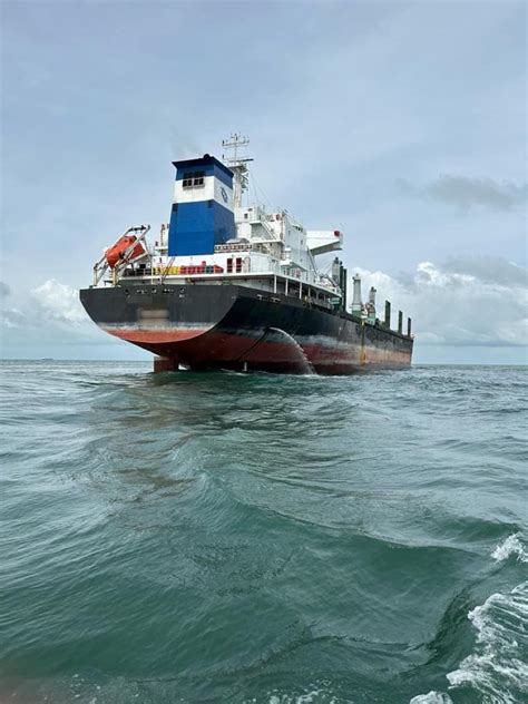 DUA KAPAL PENGANGKUT DITAHAN KERANA BERSAUH TANPA KEBENARAN