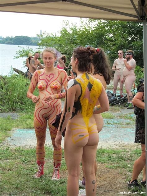 Nackte Radfahrer FKK Bilder Und Fotos