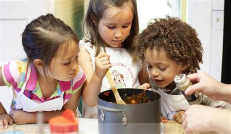 5 Astuces Pour Cuisiner Avec Les Enfants So Busy Girls
