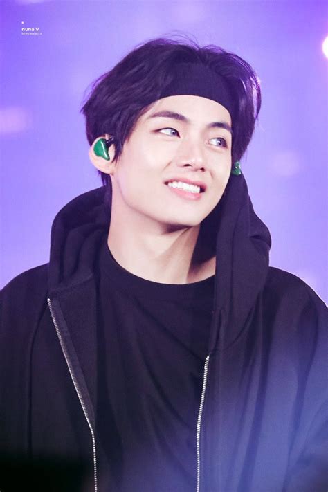 Ladda Ner Bts V All Black Outfit Wallpaper Wallpapers