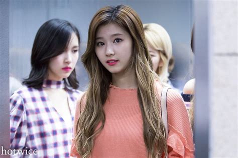 Pin By Jezebel On Twice Instagram Posts Twice Twice Sana