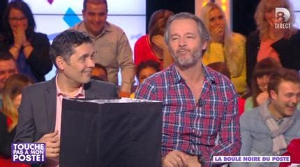TPMP Erika Moulet dévoile ses fesses et sa culotte en plein direct