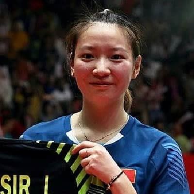 Huang Yaqiong Bio Age Height Nationality Net Worth Facts