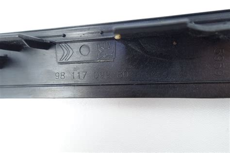 LISTWA SŁUPKA DRZWI LEWA TYŁ PEUGEOT 3008 II 9811709980 LISTWA SŁUPKA