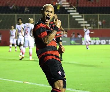Internacional Oficializa A Contrata O Do Atacante Neilton