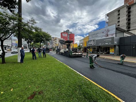 IMAGENS Avenida Getúlio Vargas em Chapecó recebe asfalto novo em