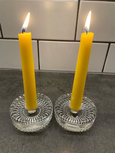 Se produkter som liknar 2 st vackra retro ljusstakar på Tradera