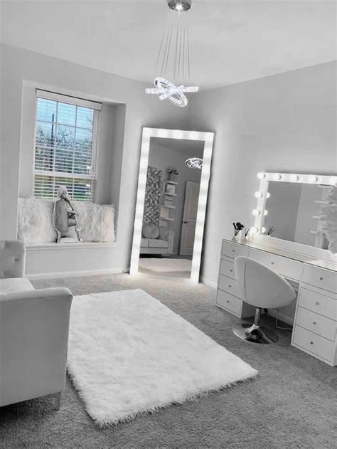 white room aesthetic Decoración de unas Estilo de dormitorio