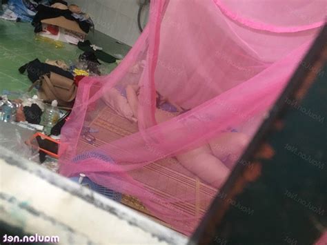 Chụp lén em gái phòng bên cởi truồng xem phim sex AnhSexHot