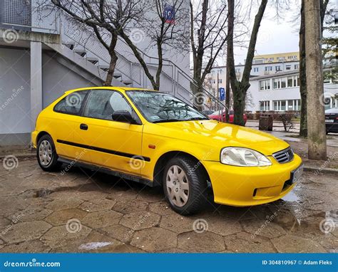 Classic Old Veteran Japanese Sport Coupe Car Yellow Honda Civic 1 4i S