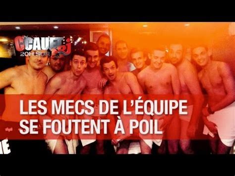 Les mecs de l équipe se foutent à poil pour les soldes C Cauet sur