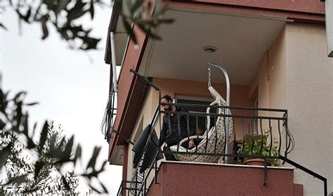 37 yaşındaki adam balkonda kanlar içinde ölü bulundu Antalya Körfez