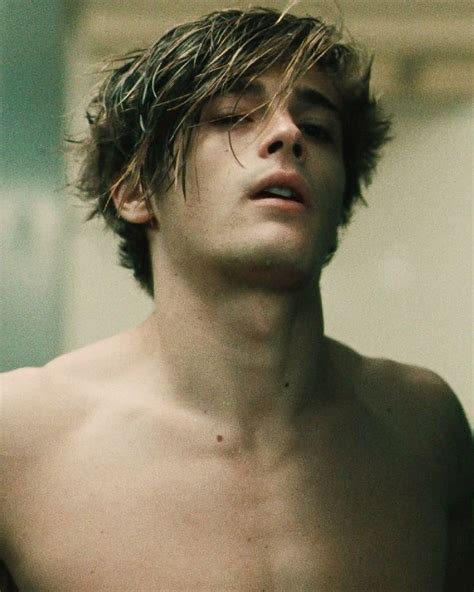 39 Male Celebs Who Did Full Frontal Scenes Nel 2024 Uomini