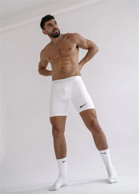 NSFW Matt Rogers Strips Out Of His Footie Kit And We Have No