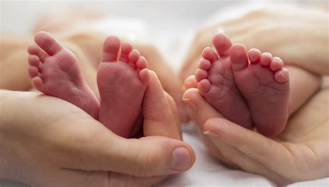 Flipboard Video Of Twin Babies Holding Hands At Birth Goes Viral