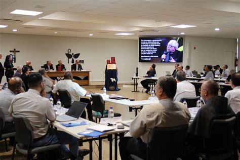 CNBB lança tradução brasileira da terceira edição típica do Missal