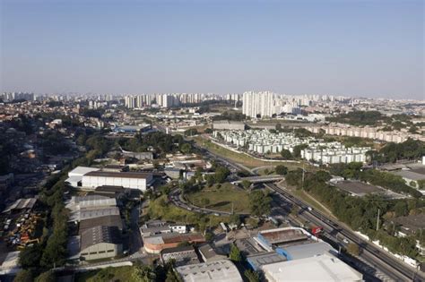 Governo Municipal de Taboão da Serra inicia entrega dos carnês do IPTU 2024