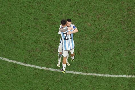 Instagram Dybala E La Foto Con Messi Campioni Del Mondo Insieme Al