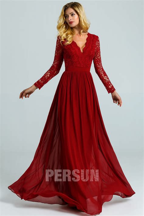 Que porter avec une robe de soirée rouge chicourte