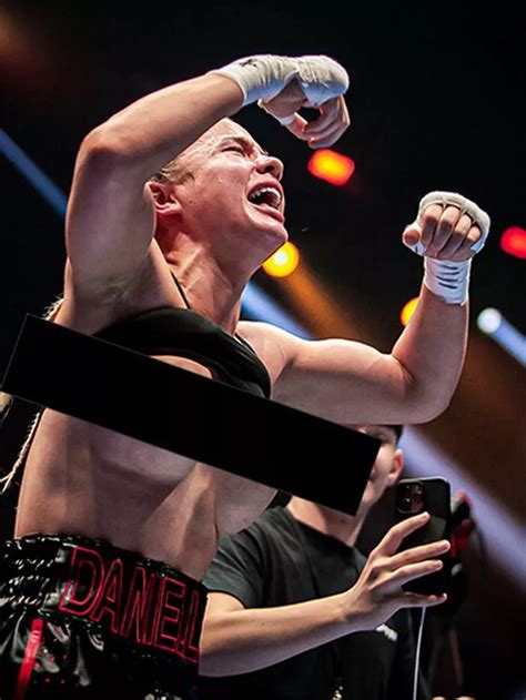 Boob Flashing Boxer Daniella Hemsley Coached By Stripper Turned Mma